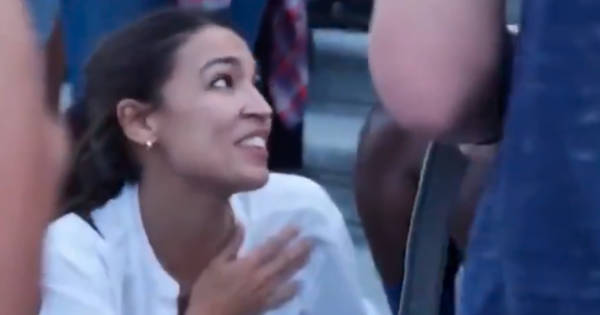 AOC UNMASKED: AOC Throws Mask on for Photo Op, Immediately Removes It ...